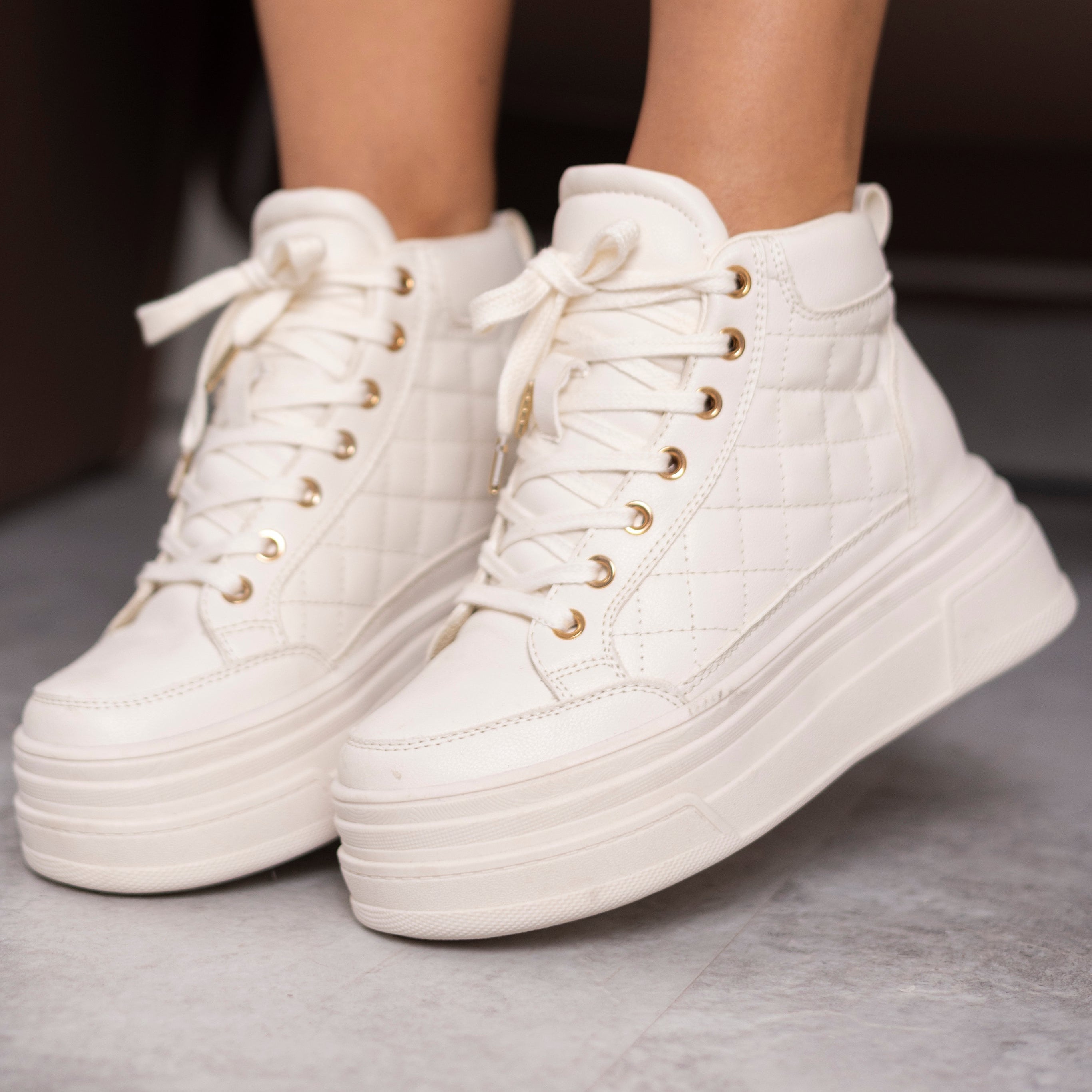 Tenis tipo botín MILA Beige para dama | Moda y altura con estilo – Cal ...